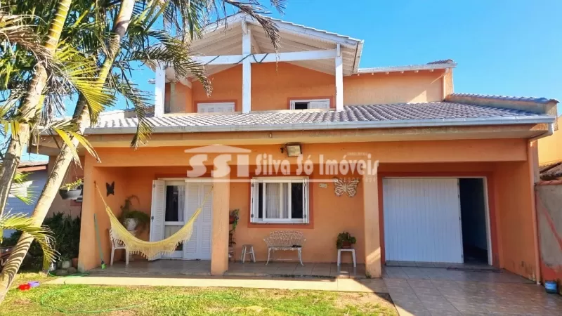 Sobrado Espaçoso com 4 suítes e em Ótima Localização: Venha Conhecer!